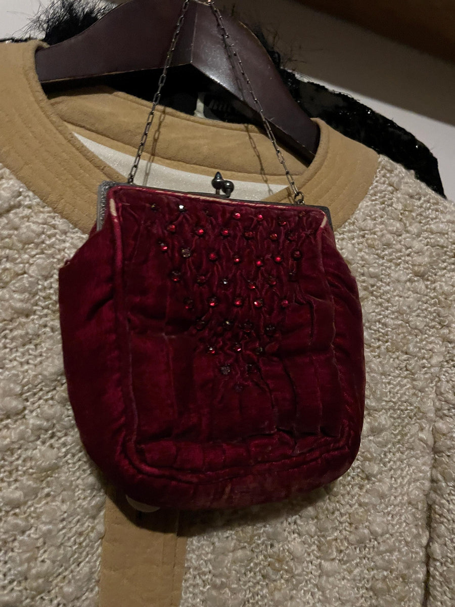 Vintage burgundy red velvet bag clasp purse – Hope and Harlequin