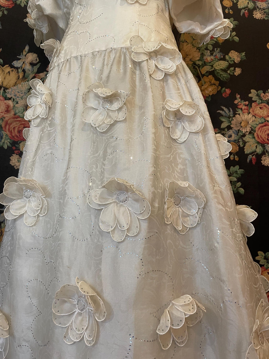 Arnold Scaasi wedding dress | American stars designer vintage | flower ...